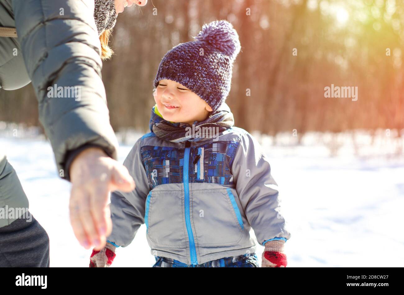 mother embracing child in a winter park Stock Photo - Alamy