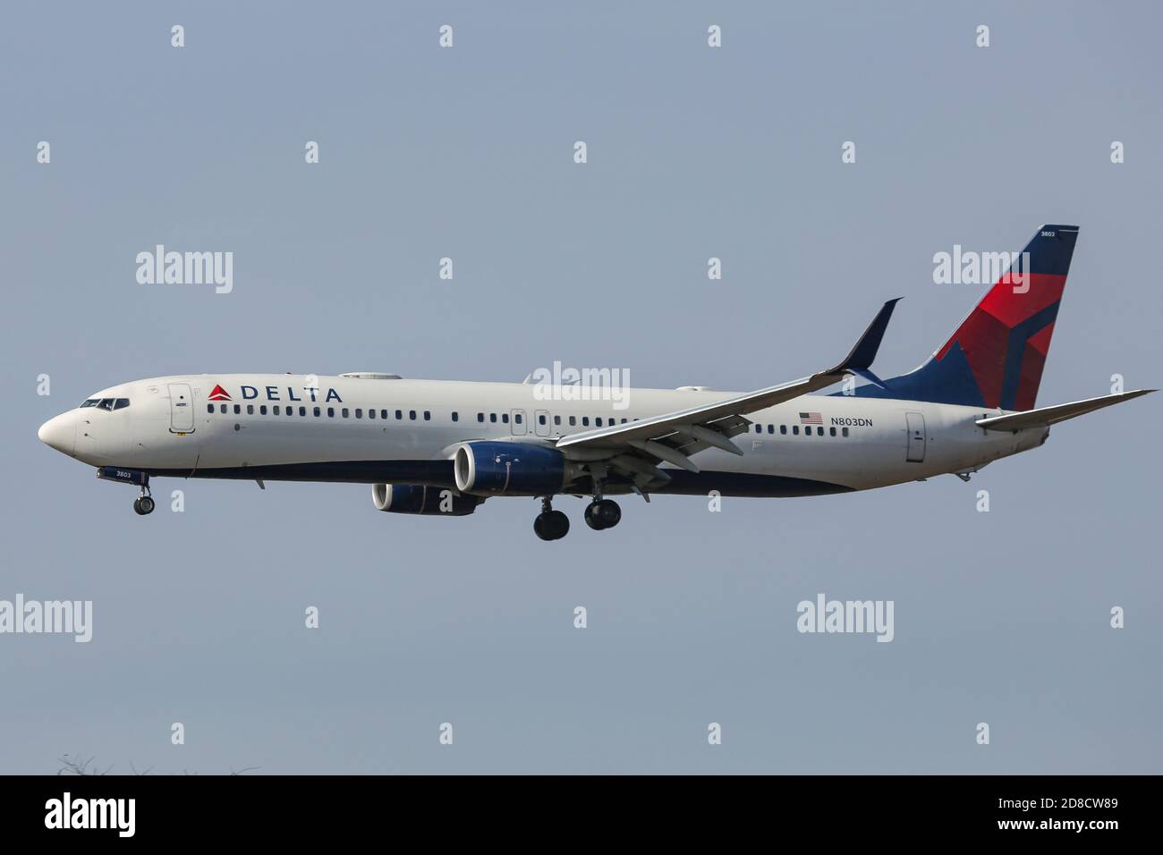 A Delta Air Lines Boeing 737 passenger jet aircraft landing at New York ...