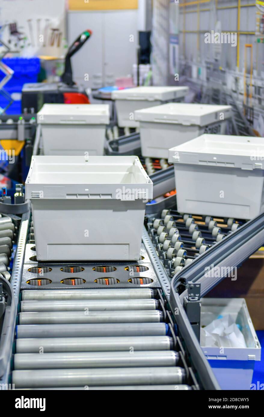 Plastic shipping boxes hi-res stock photography and images - Alamy