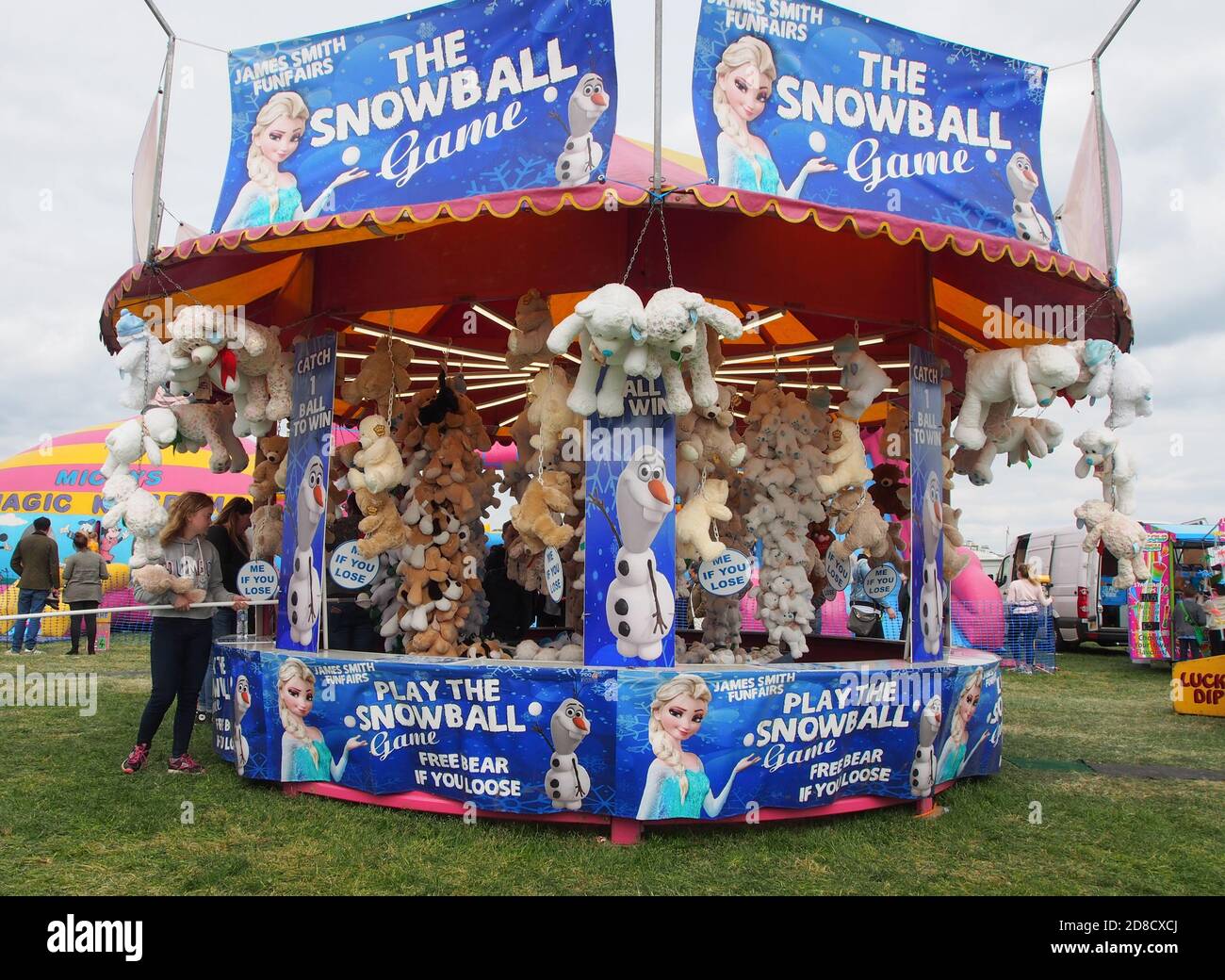 Game stalls and prizes at a fairground Stock Photo - Alamy