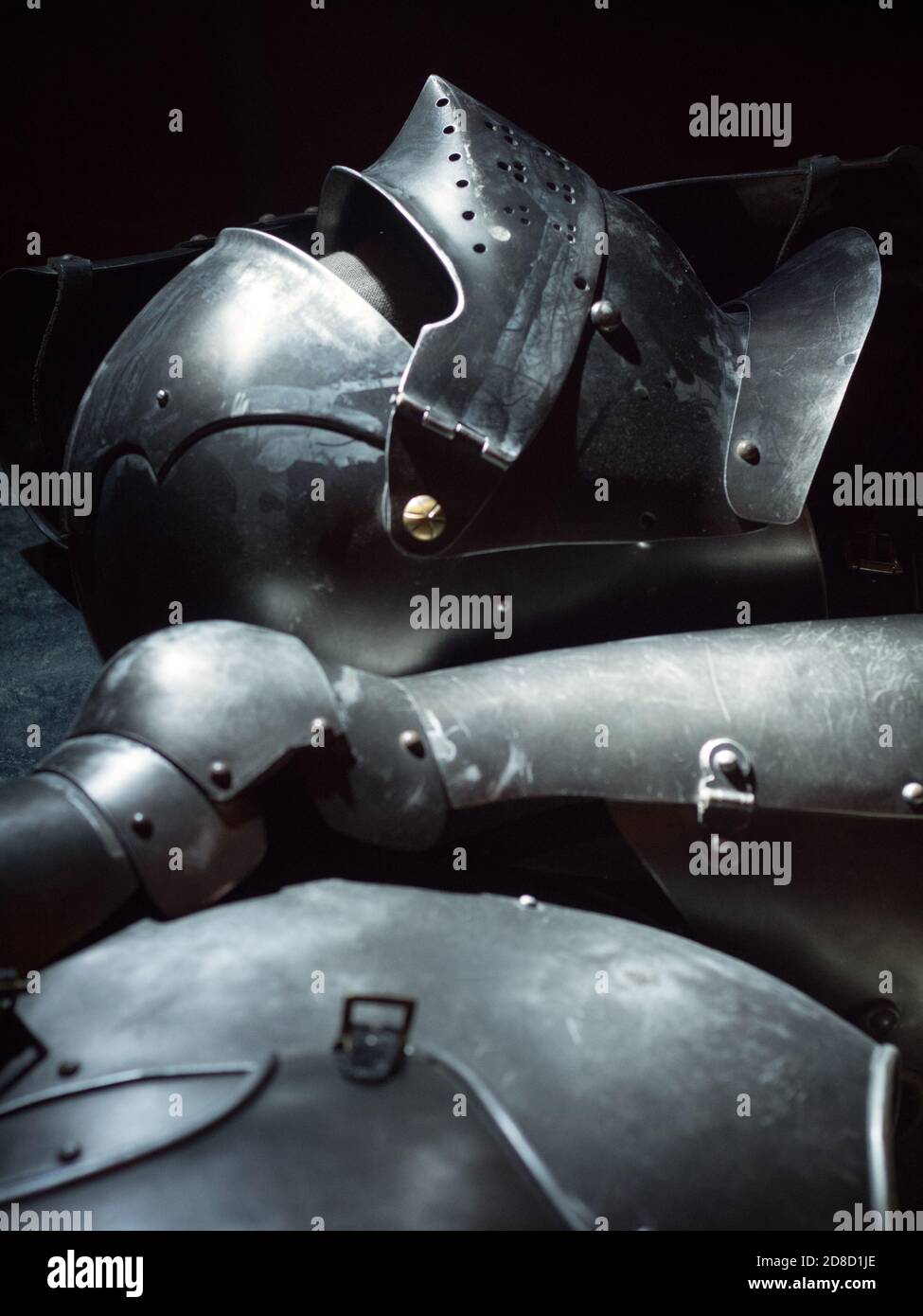 Parts of shinning medieval armour layed on a table Stock Photo - Alamy