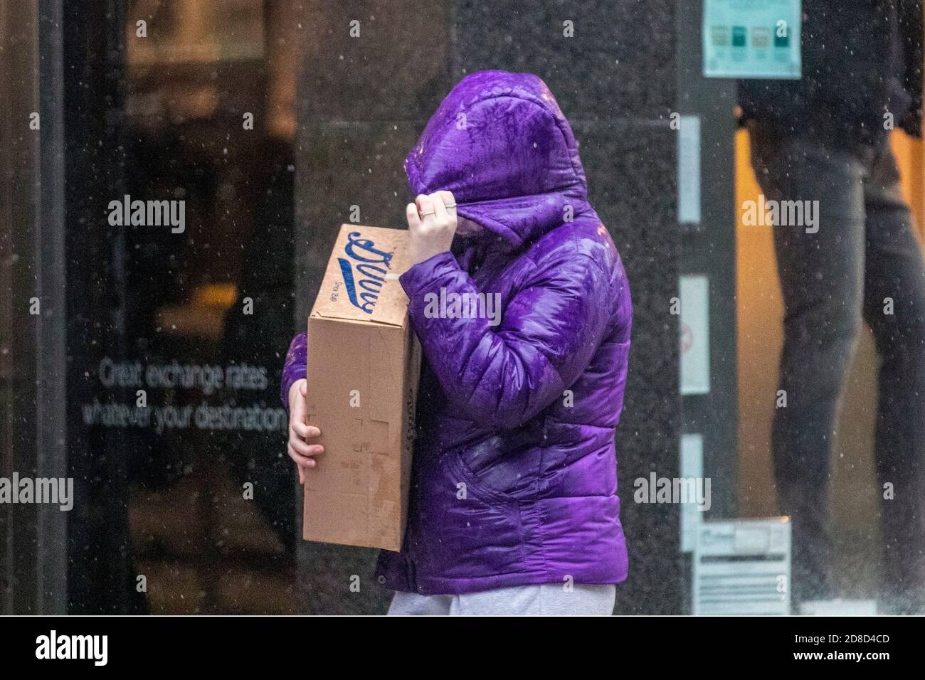 Wet cardboard box hi-res stock photography and images - Alamy