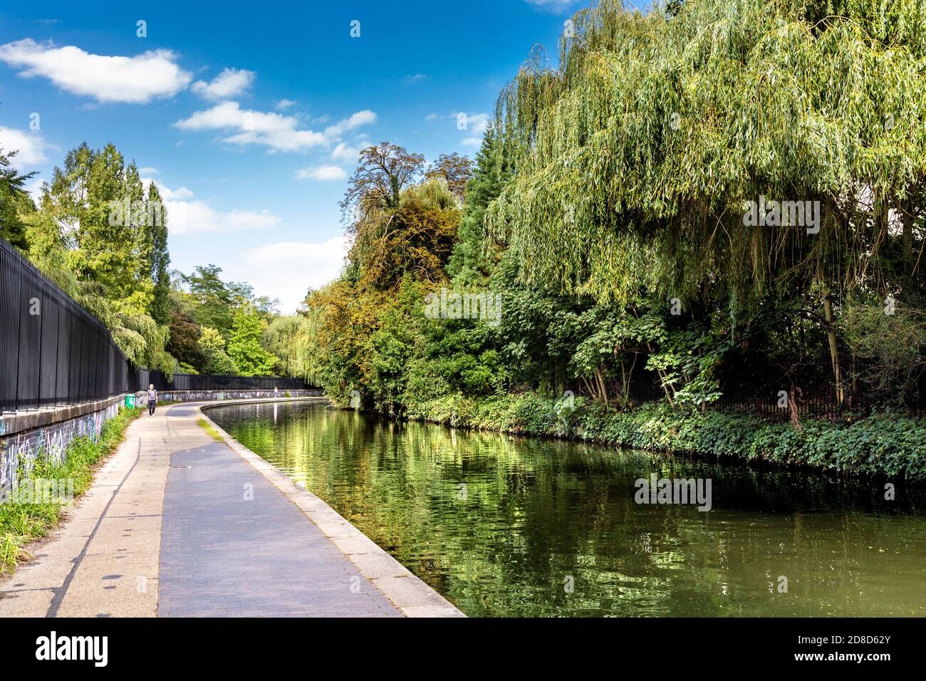 Regent's Canal going through Regent's Park, London, UK Stock Photo - Alamy