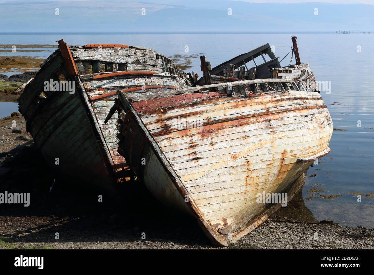 Wrecked boats hi-res stock photography and images - Alamy