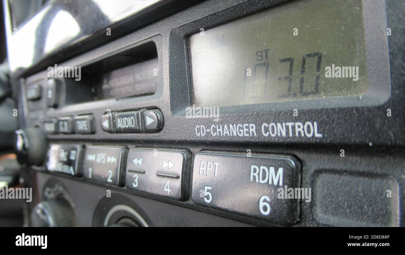 Close up of a radio control panel in the car Stock Photo - Alamy