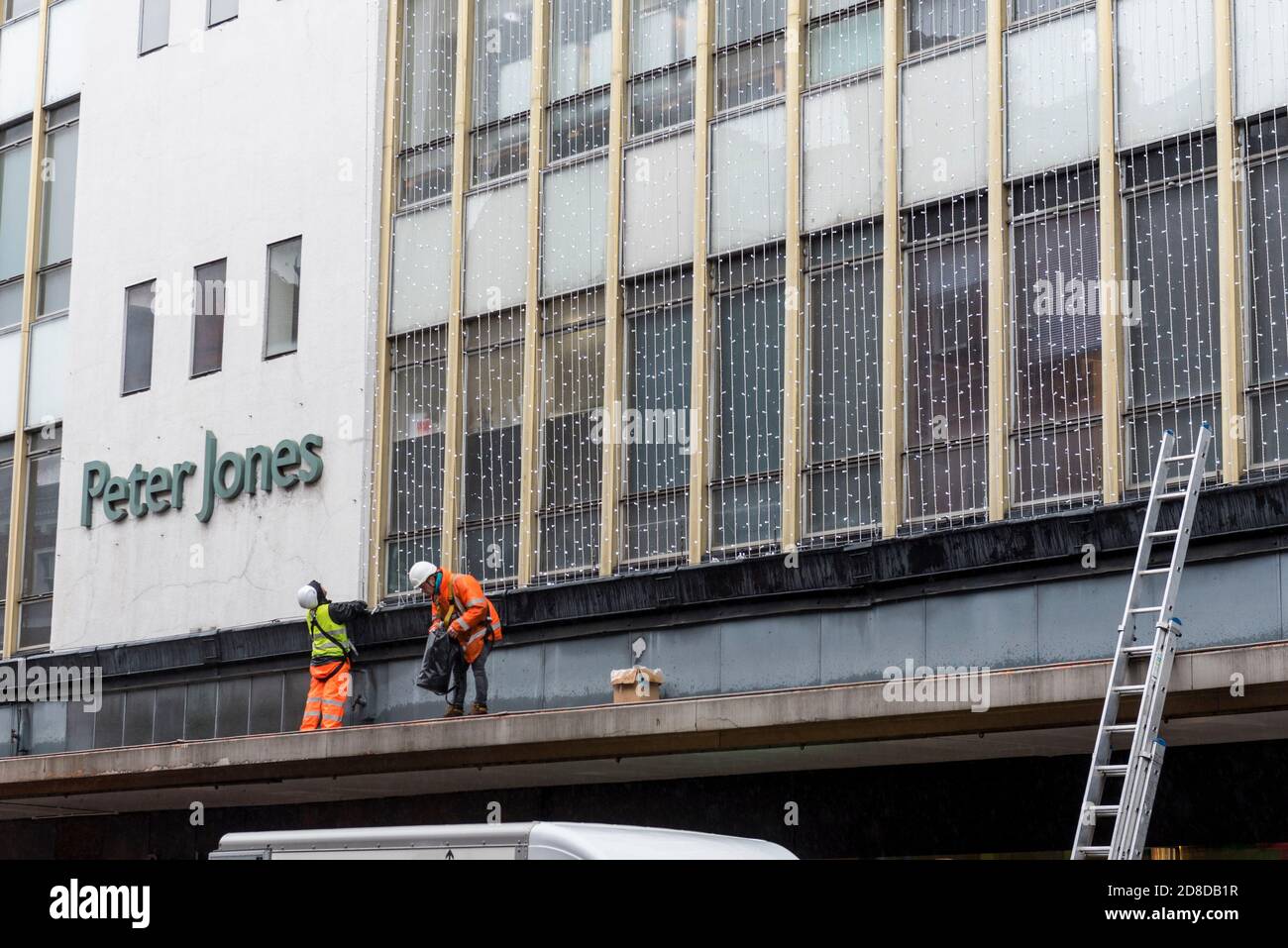 Peter jones exterior in sloane square hi-res stock photography and ...