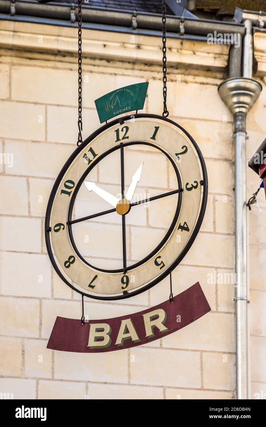 Traditional hanging pub sign hi-res stock photography and images - Alamy