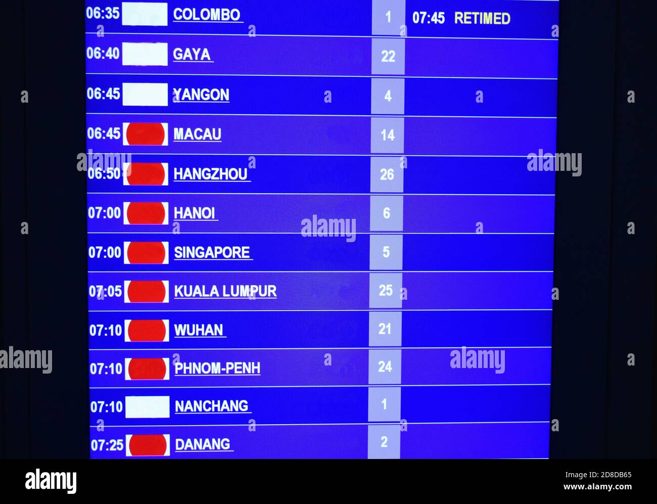 Airport departures arrivals board light hi-res stock photography and ...