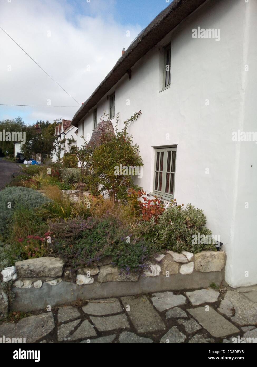 scenic pretty whitewashed cottage in England, UK Stock Photo - Alamy