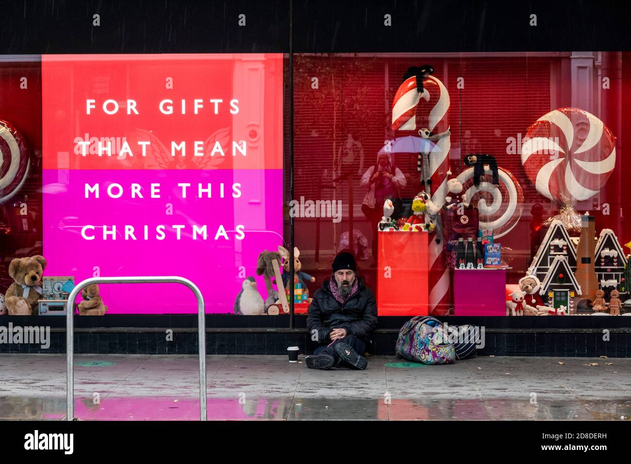 John lewis display window hi-res stock photography and images - Alamy