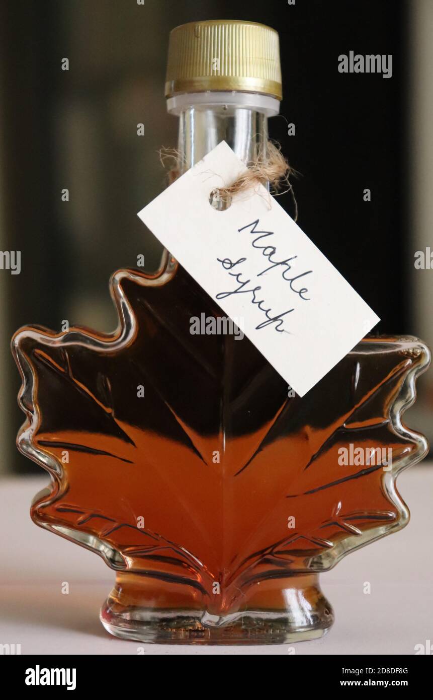 Maple syrup with handwritten tag hi-res stock photography and images ...