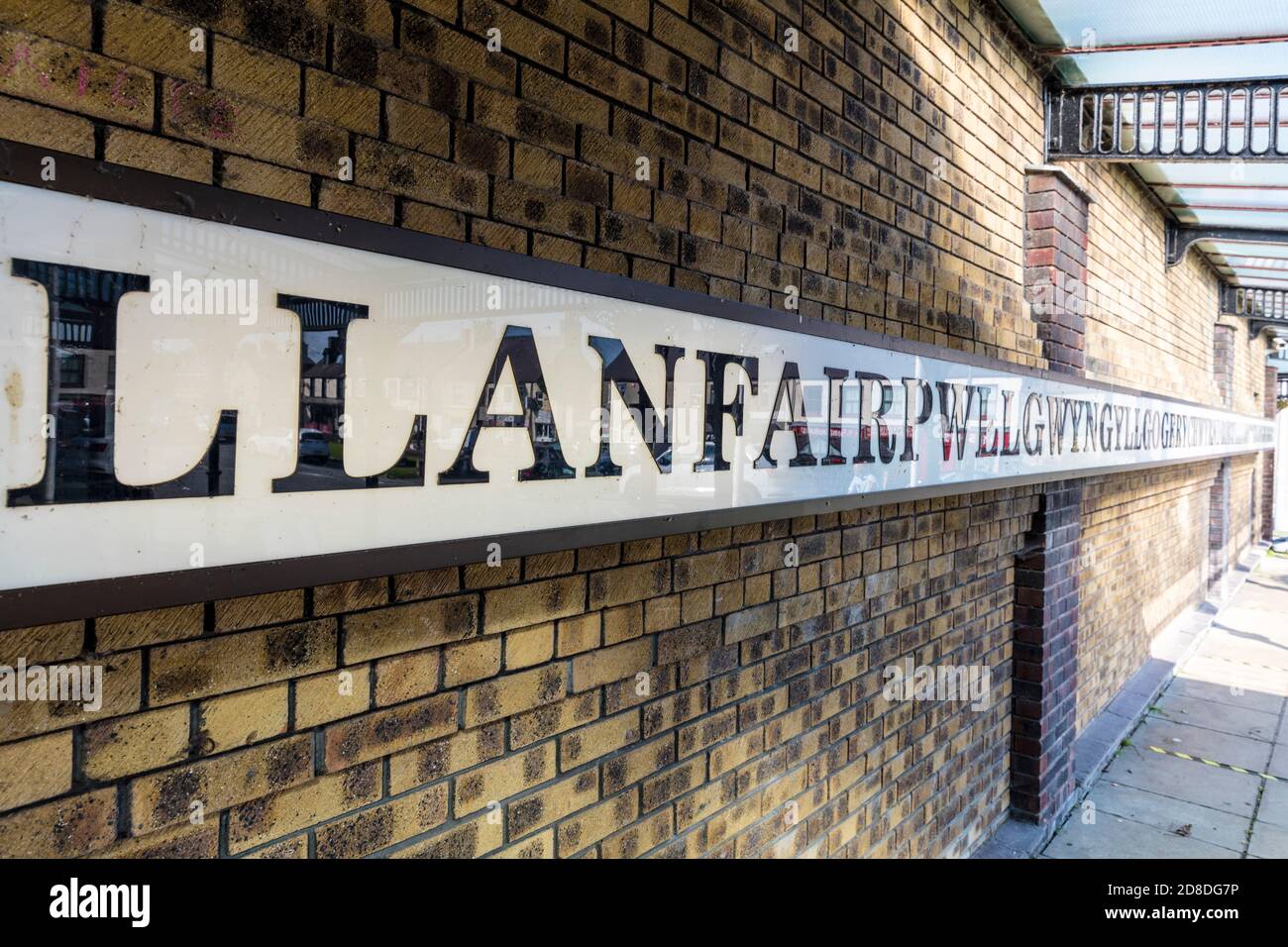 Llanfairpwllgwyngyllgogerychwyrndrobwllllantysiliogogogoch, Llanfair PG ...