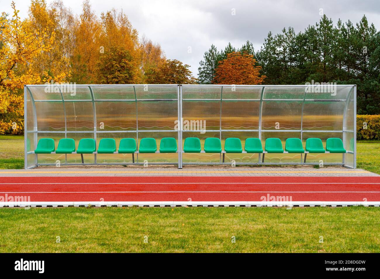 Empty running track grandstand hi-res stock photography and images - Alamy