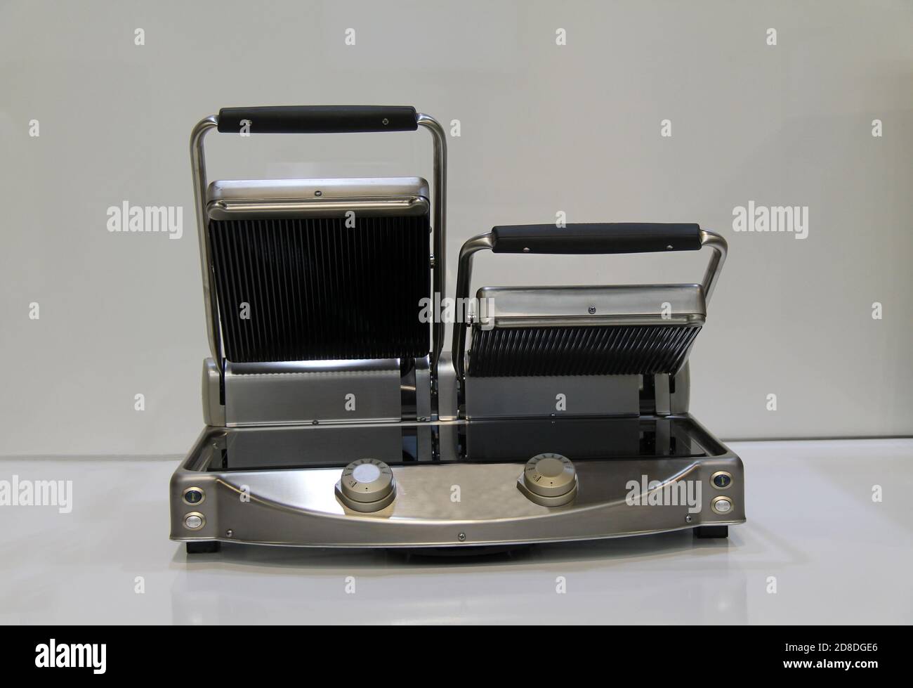 A Ceramic Double Contact Catering Cooking Grill Stock Photo - Alamy