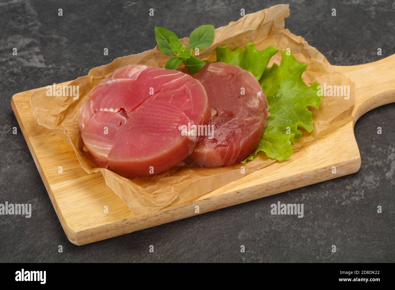 Raw tuna round steak ready for grill Stock Photo - Alamy