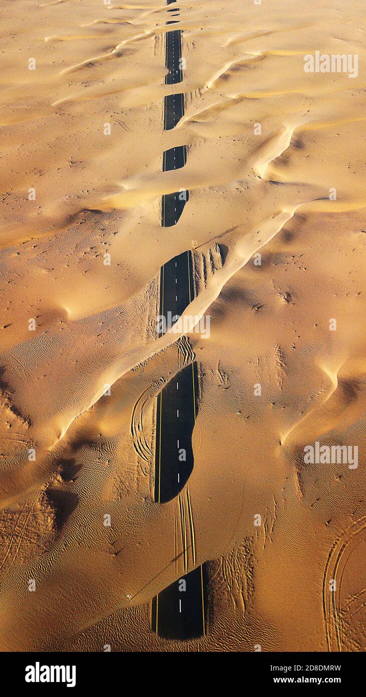 Dubai half desert road hi-res stock photography and images - Alamy