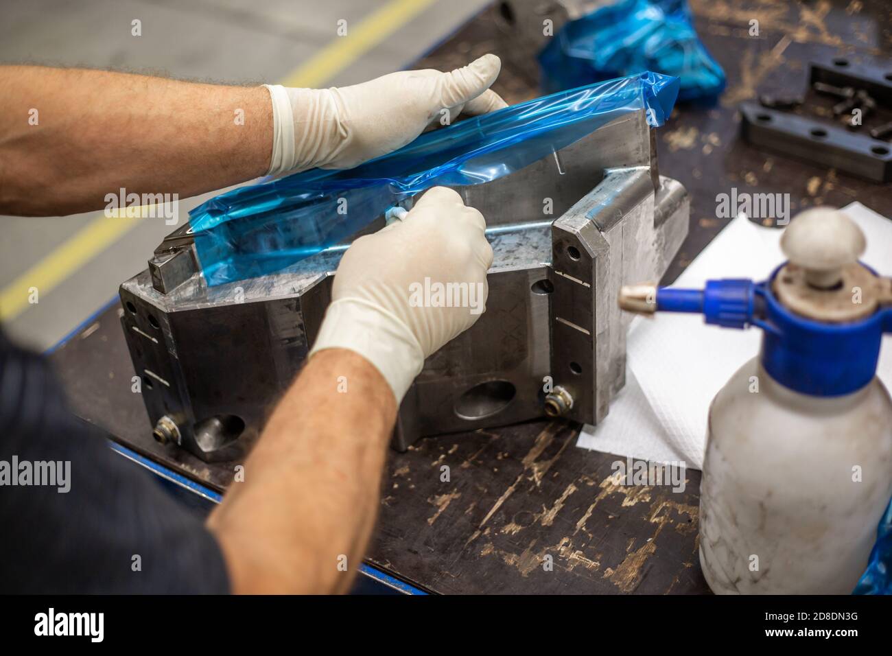 Process of maintenance a parts of a huge mold for plastic moldings ...