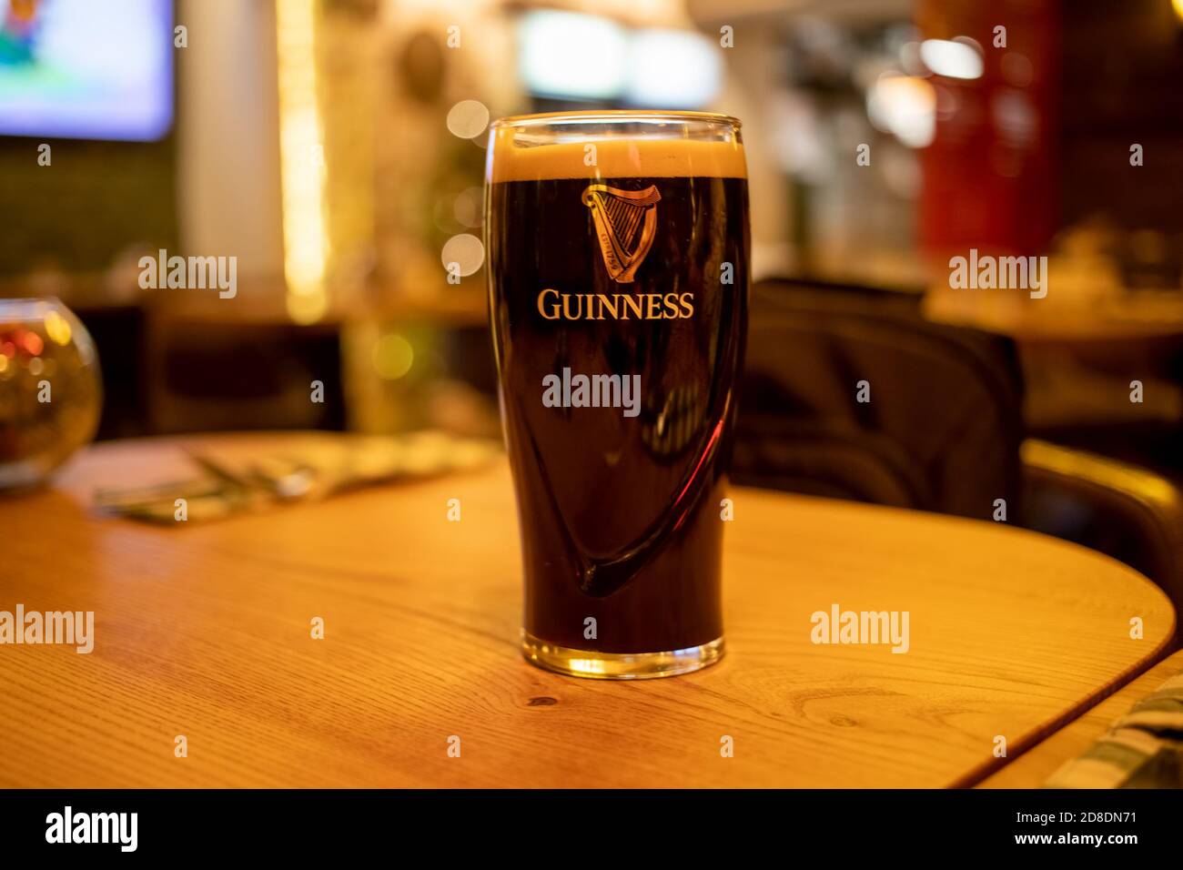 Full glass of guinness hi-res stock photography and images - Alamy
