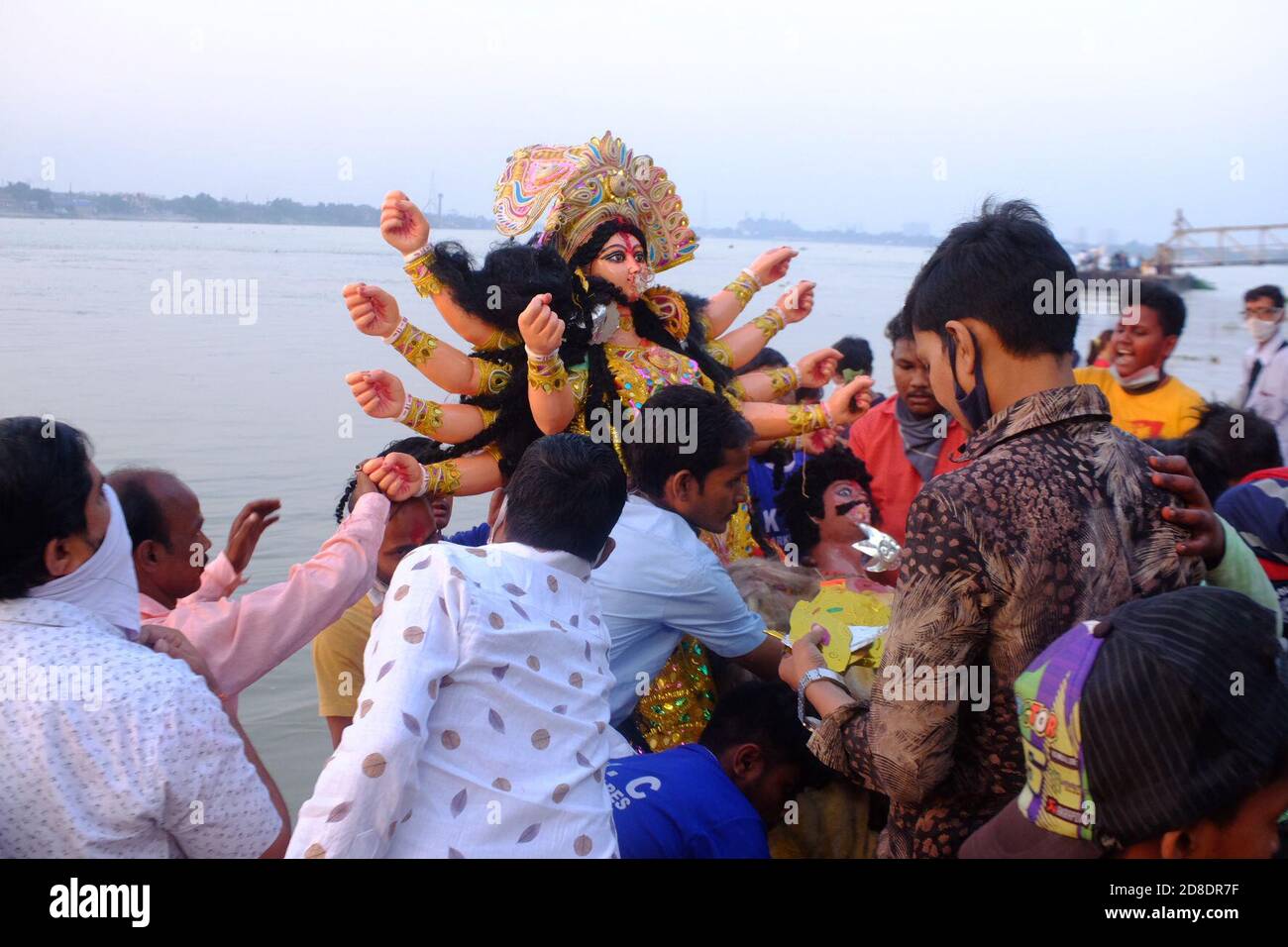 Kolkata, India. 27th Oct, 2020. Devotees are immersing the durga idol ...