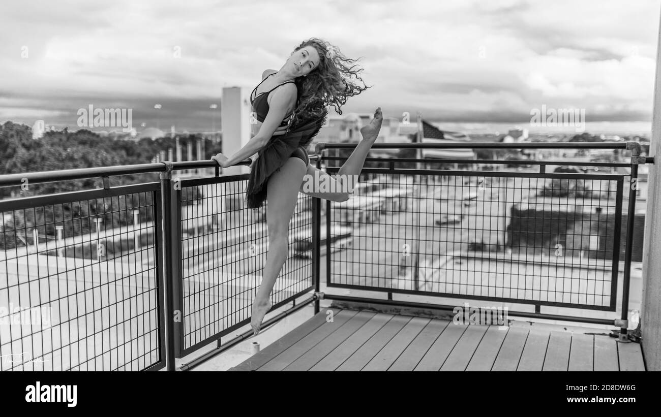 Modern ballet dance hi-res stock photography and images - Alamy