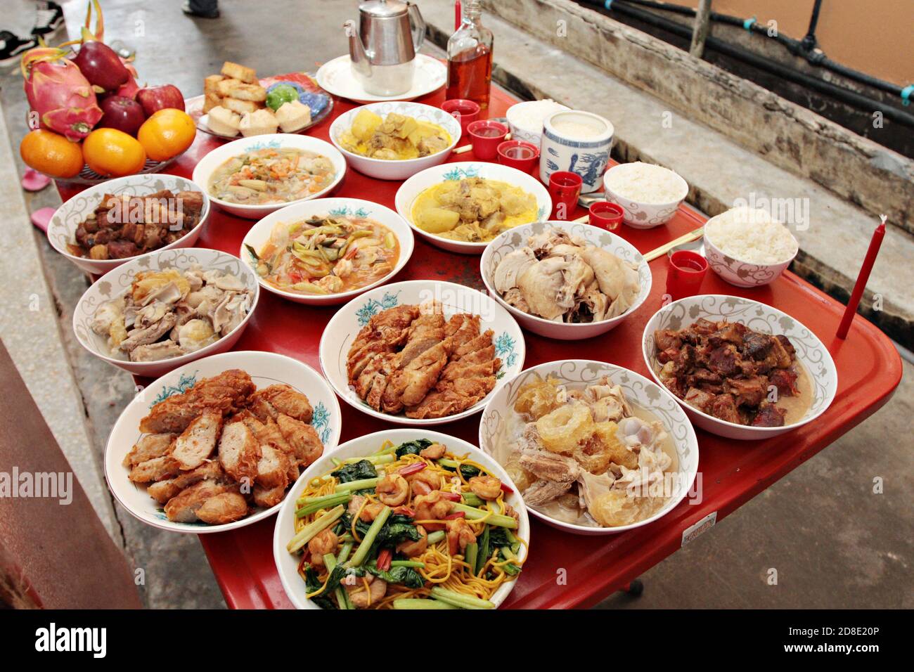 Chinese pay respect at the ceremony on the auspicious day Stock Photo ...