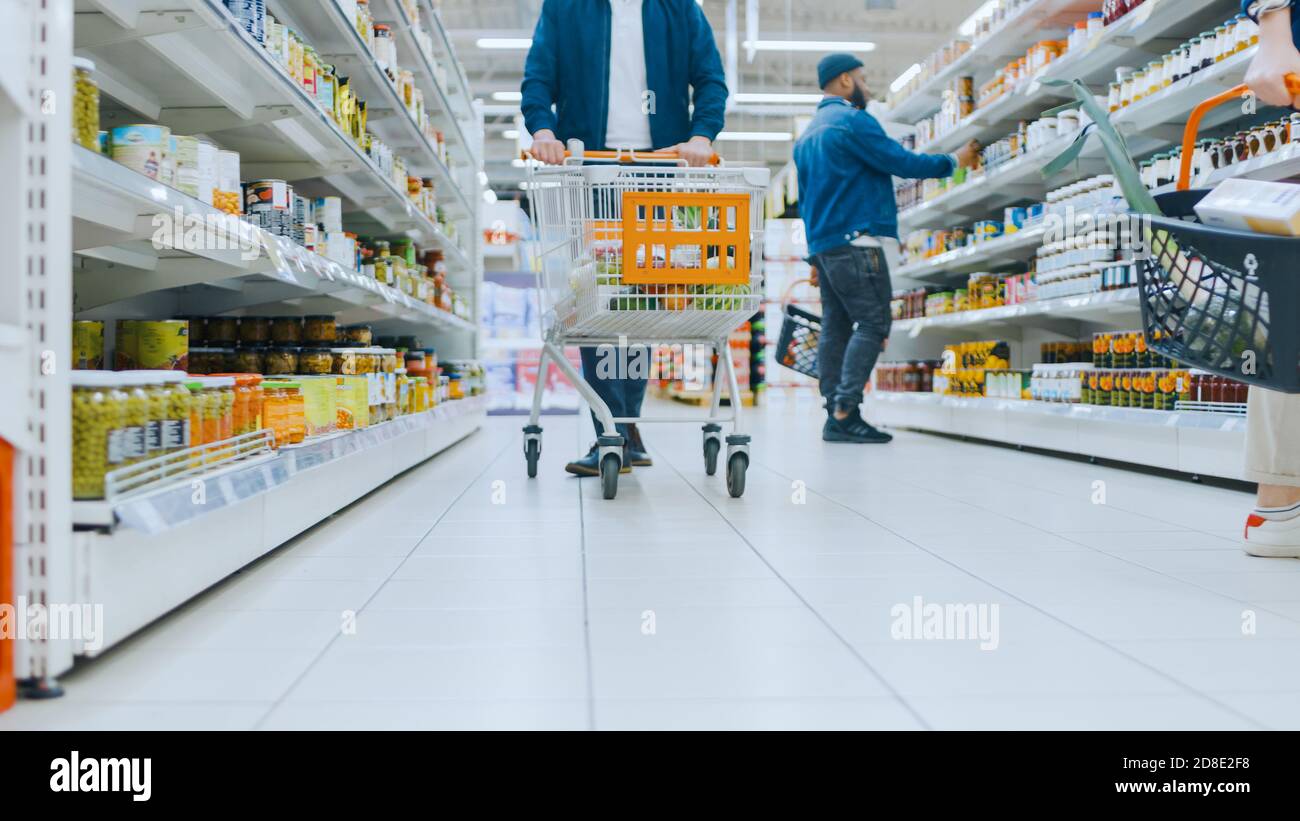 Person buying products hi-res stock photography and images - Alamy