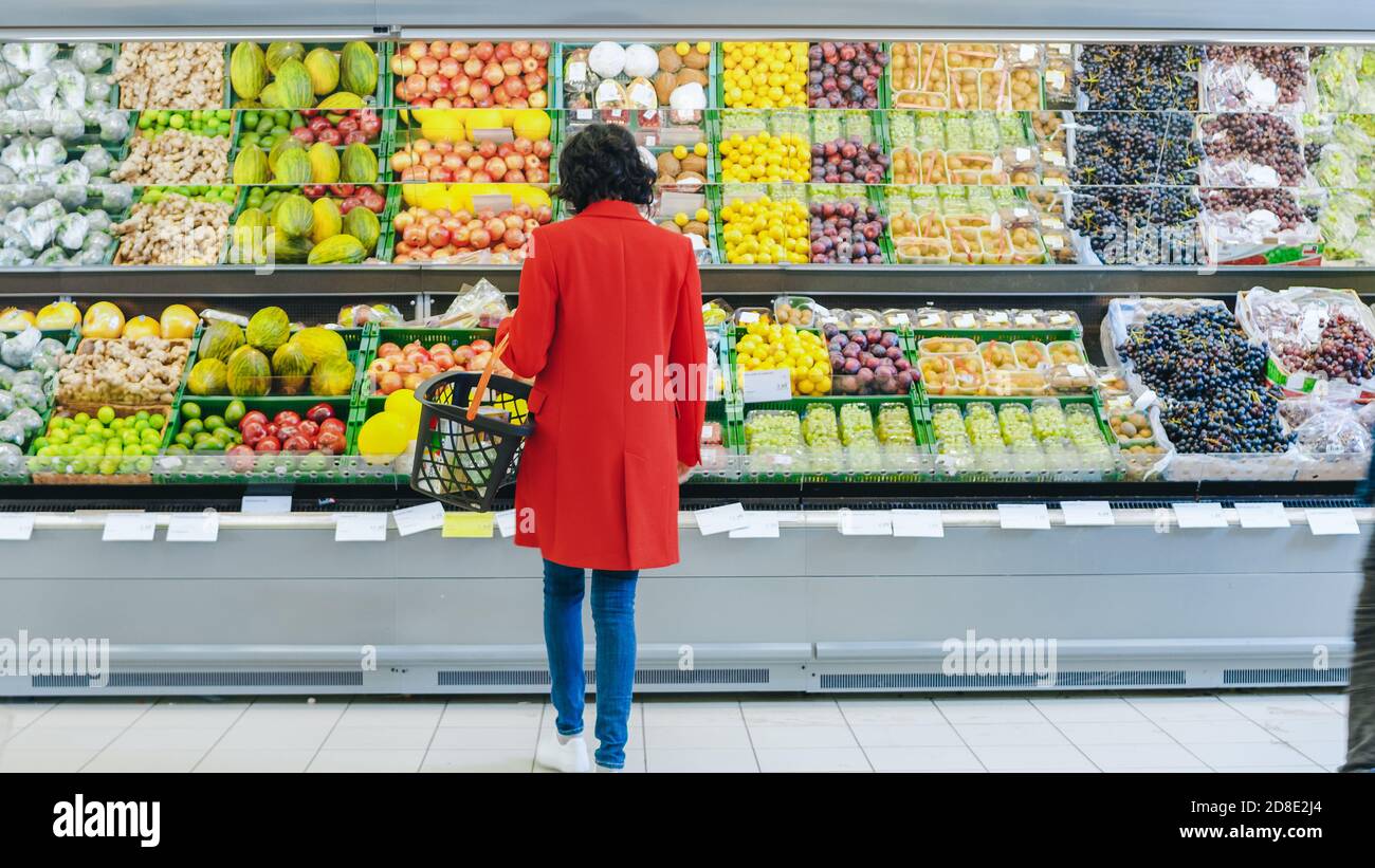 Woman picks up shopping cart hi-res stock photography and images - Alamy