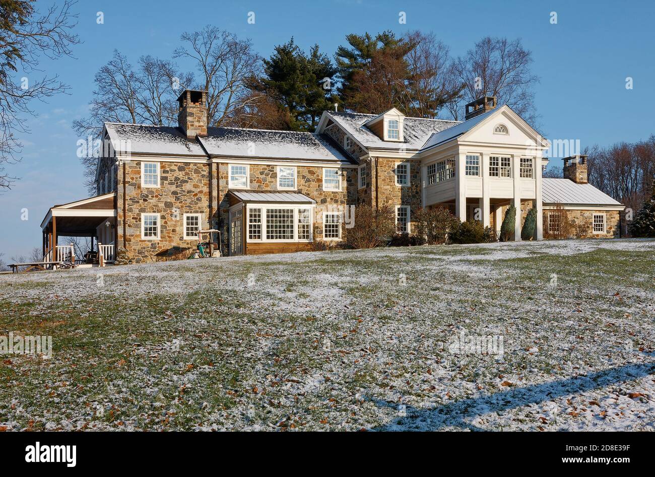 Fieldstone house hi-res stock photography and images - Alamy