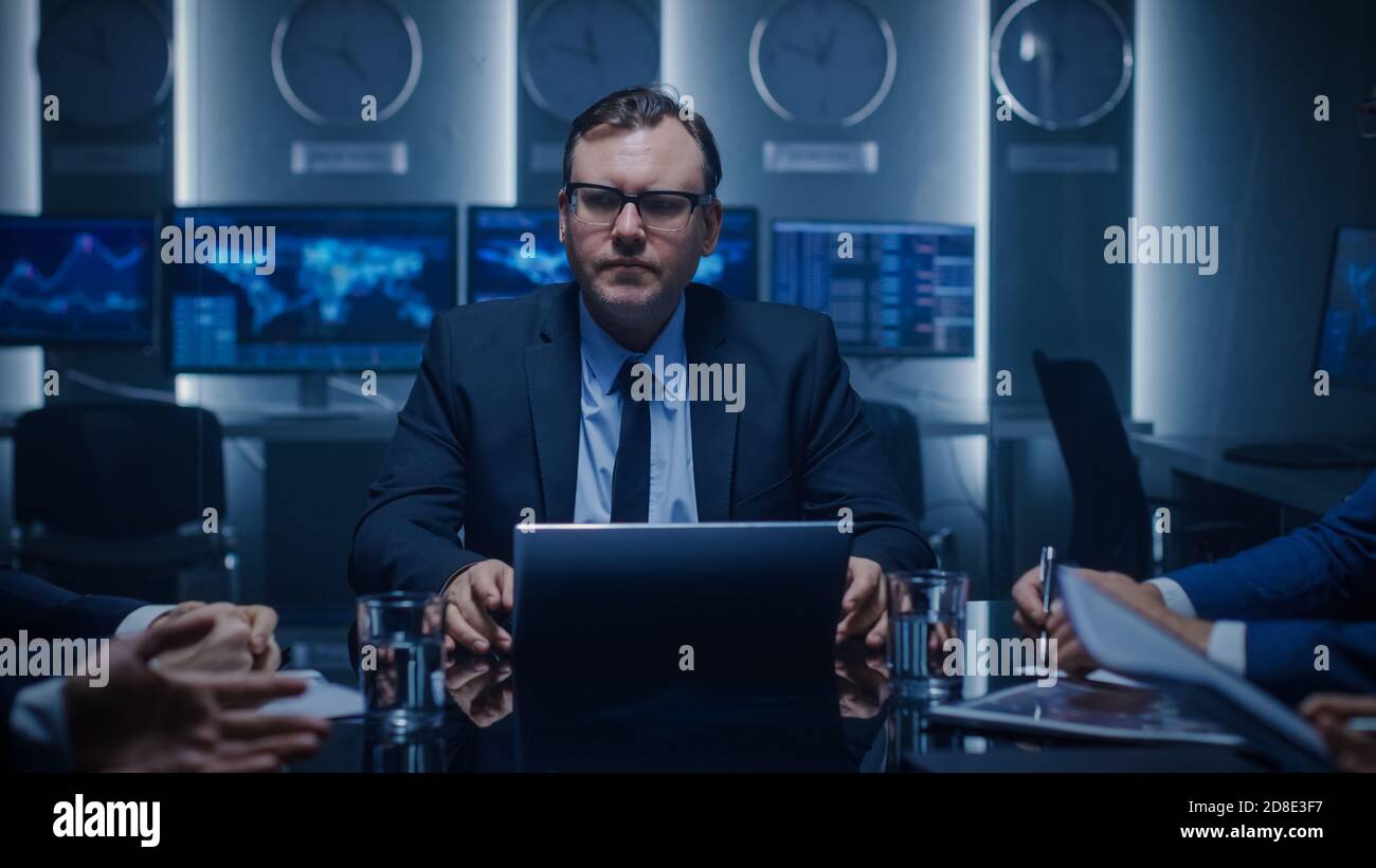 Emergency meeting hi-res stock photography and images - Alamy