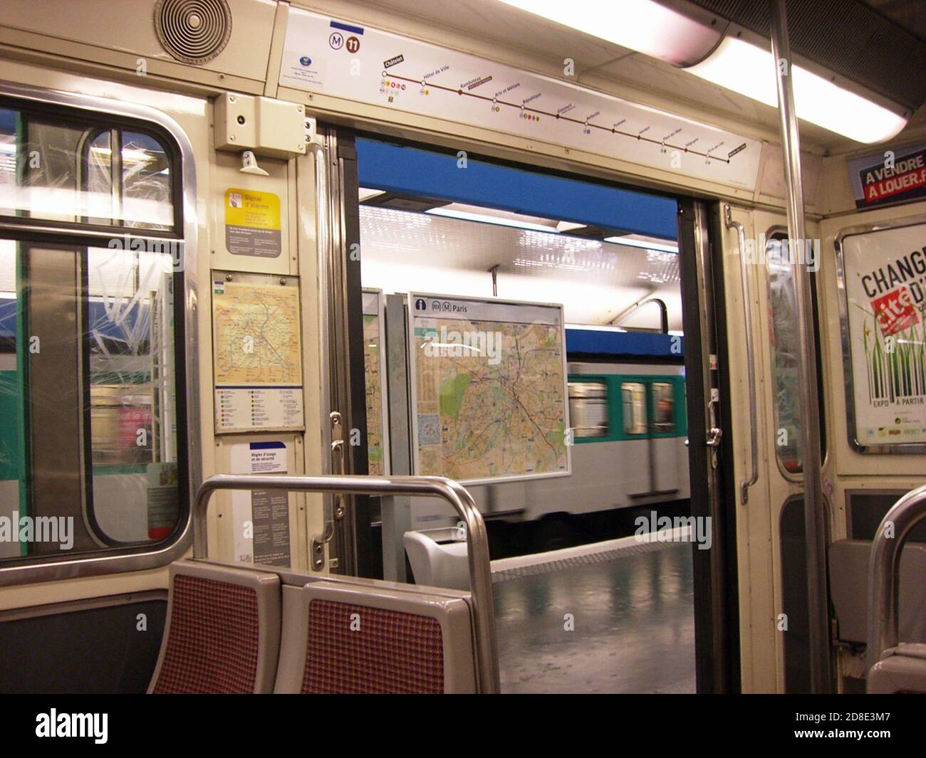 Louvre rivoli metro hi-res stock photography and images - Alamy