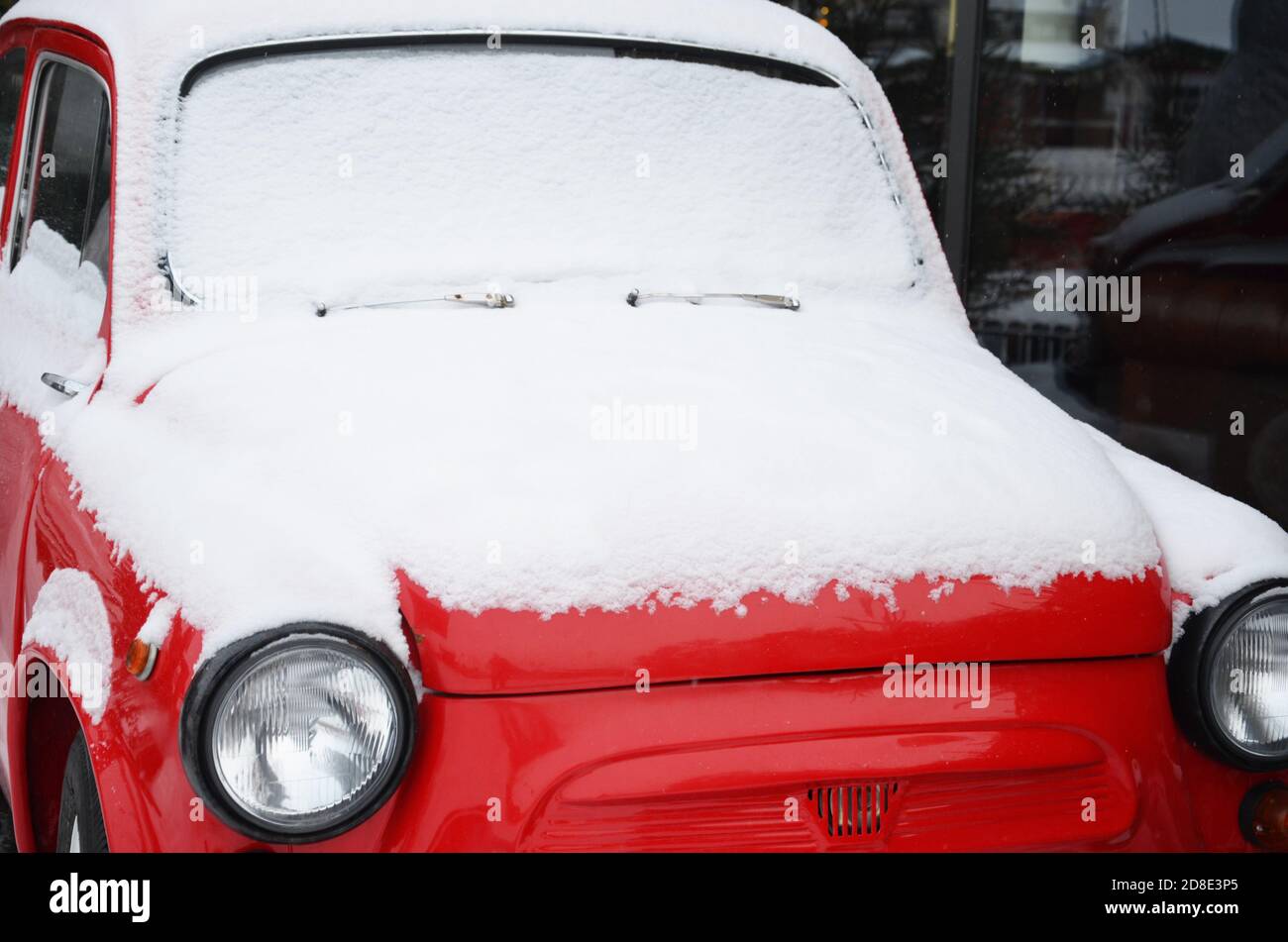Vintage red car and snow hi-res stock photography and images - Alamy