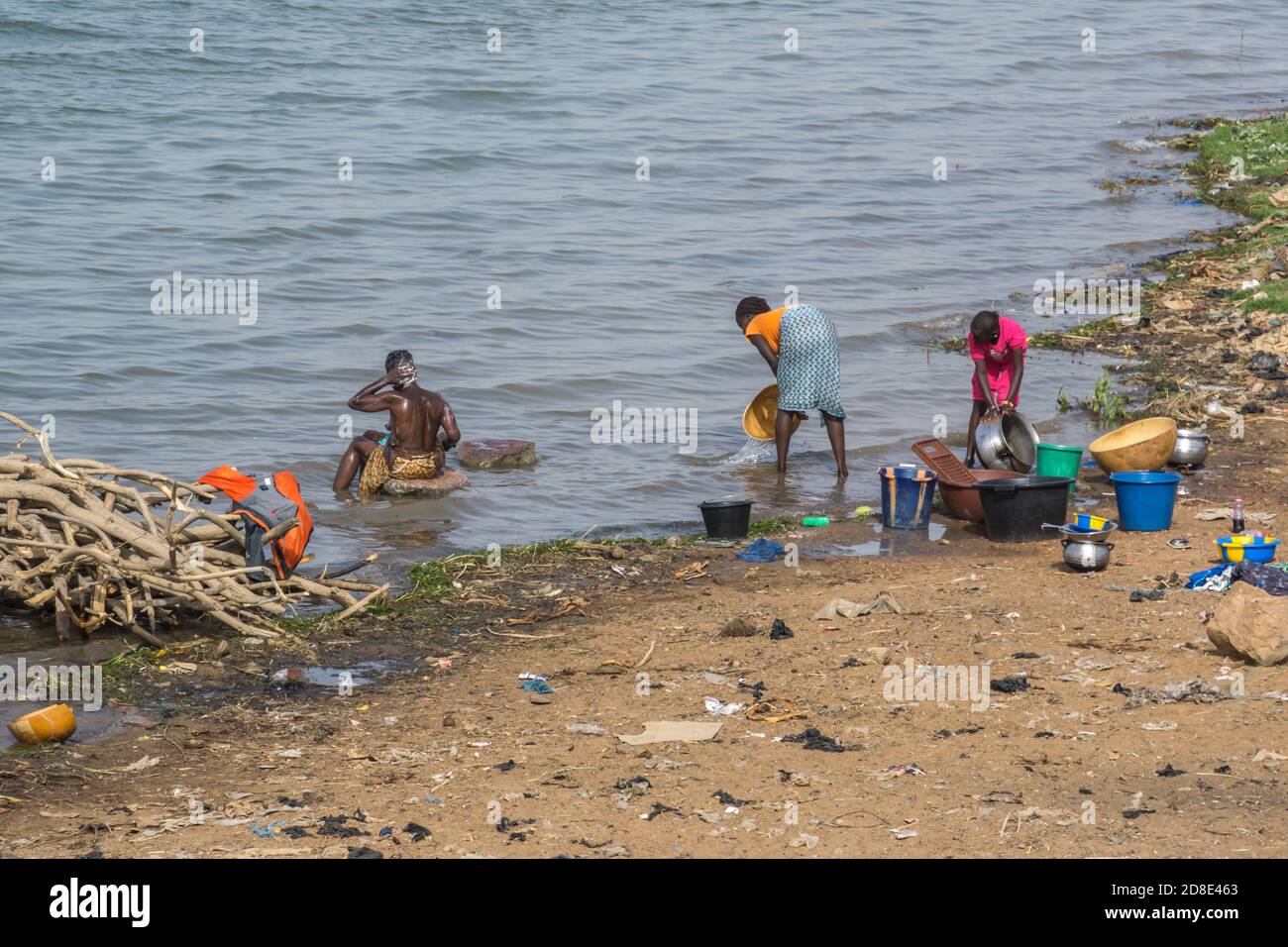 African women washing hi-res stock photography and images - Alamy