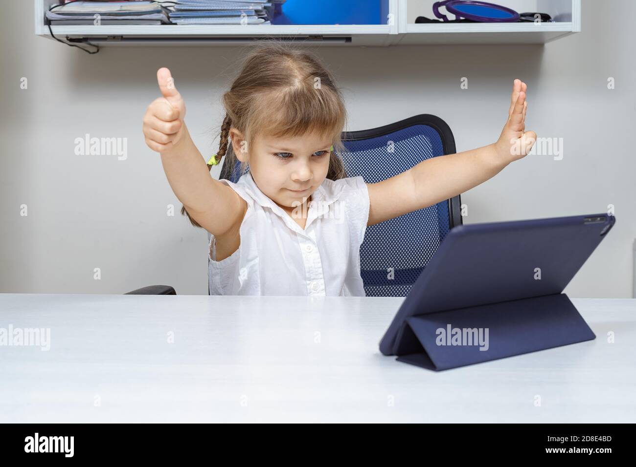 little girl doing mental arithmetic online. method of teaching quick ...