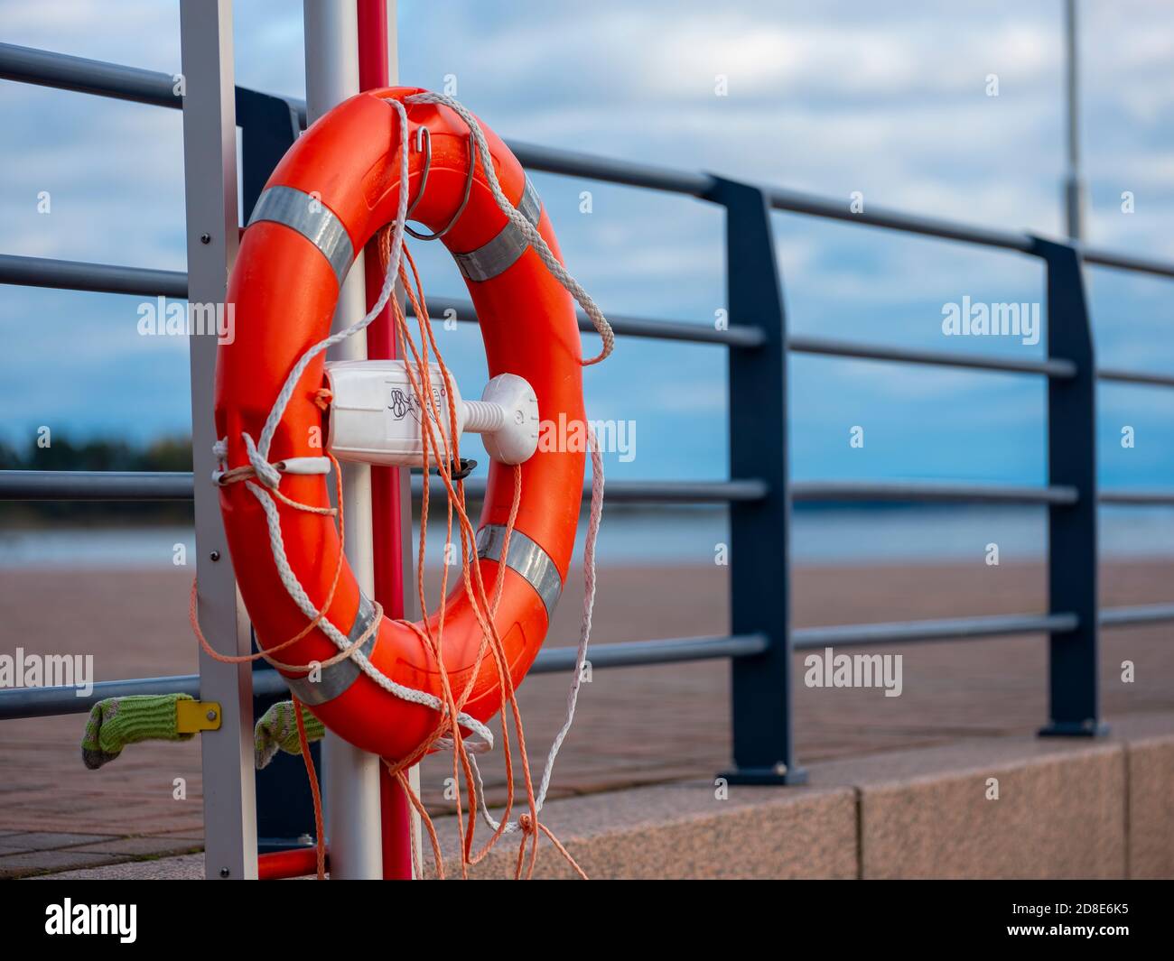 Life buoy safety ring rope hi-res stock photography and images - Alamy
