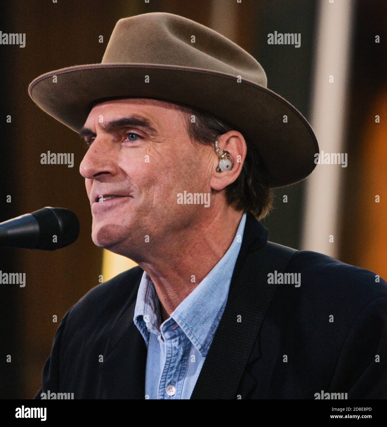 NEW YORK, NY, USA - JUNE 21, 2005: James Taylor Performs on NBC's Today ...