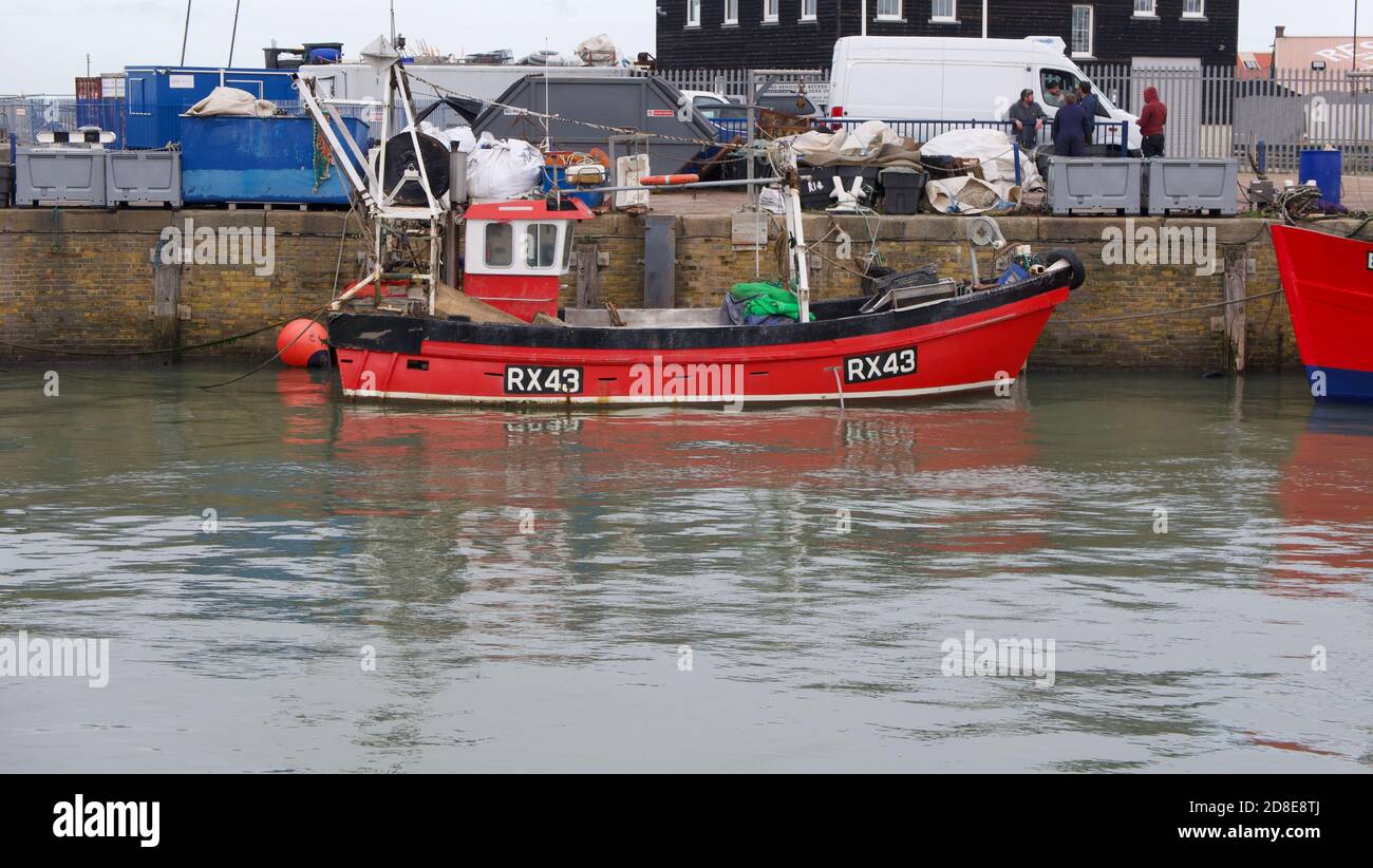 Ship alongside dockyard hi-res stock photography and images - Alamy