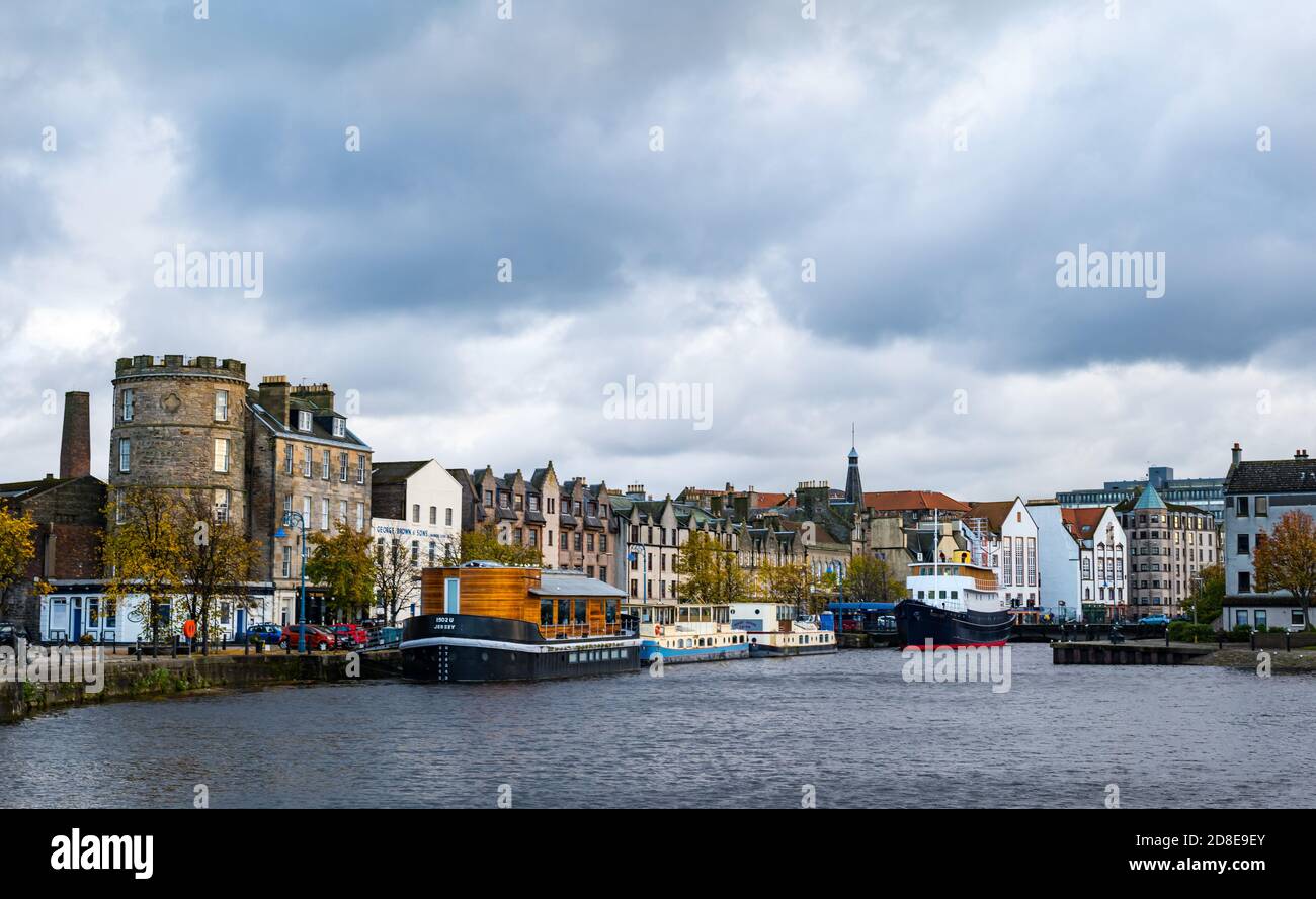 Floating barges hi-res stock photography and images - Alamy