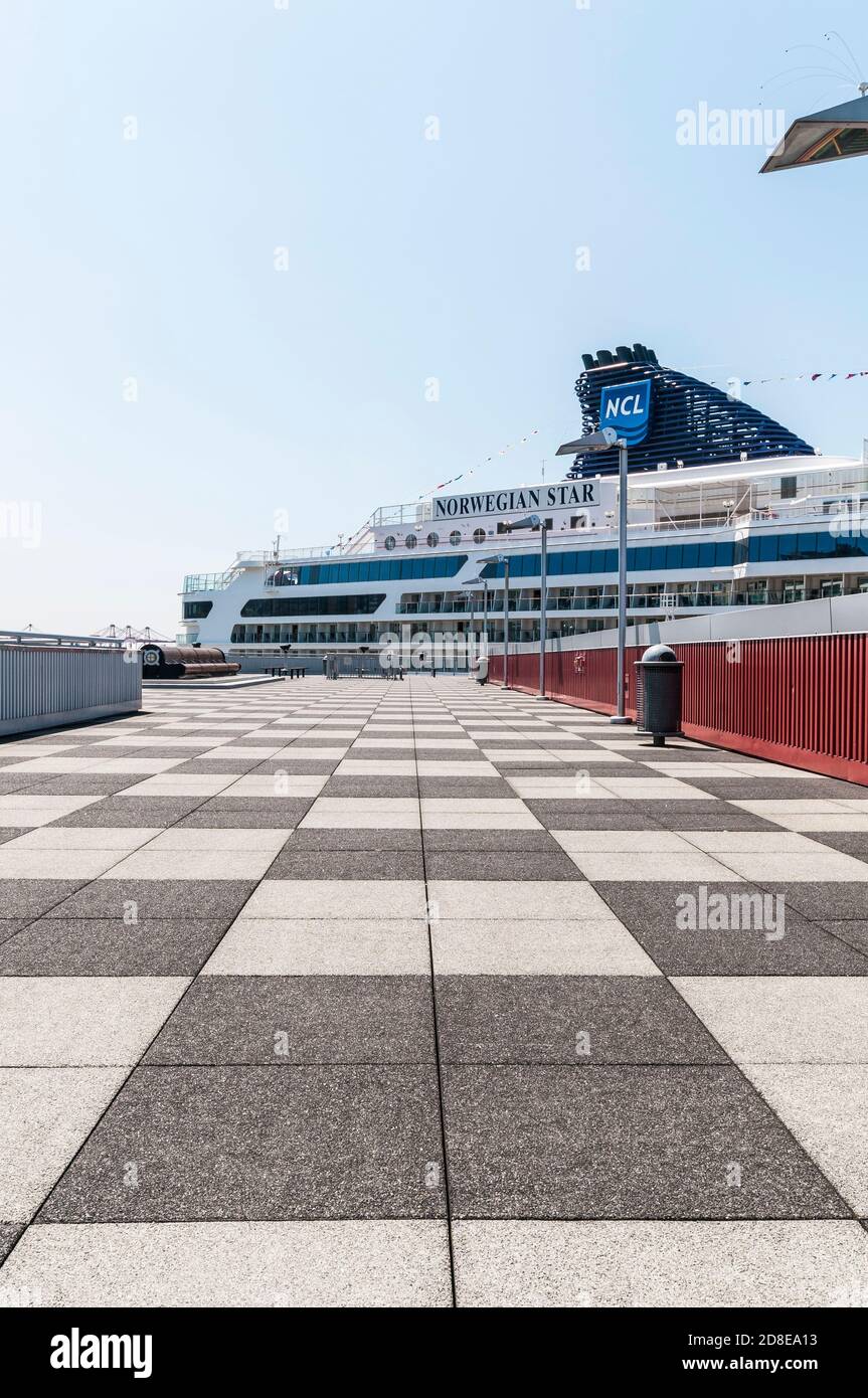 The Norwegian Star cruise ship and checkerboard walkway around Pier 70 ...