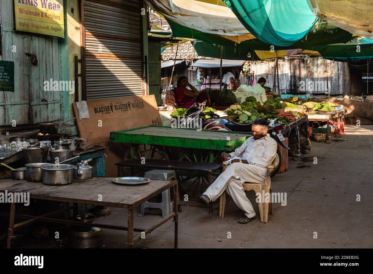 Light hitting face hi-res stock photography and images - Alamy