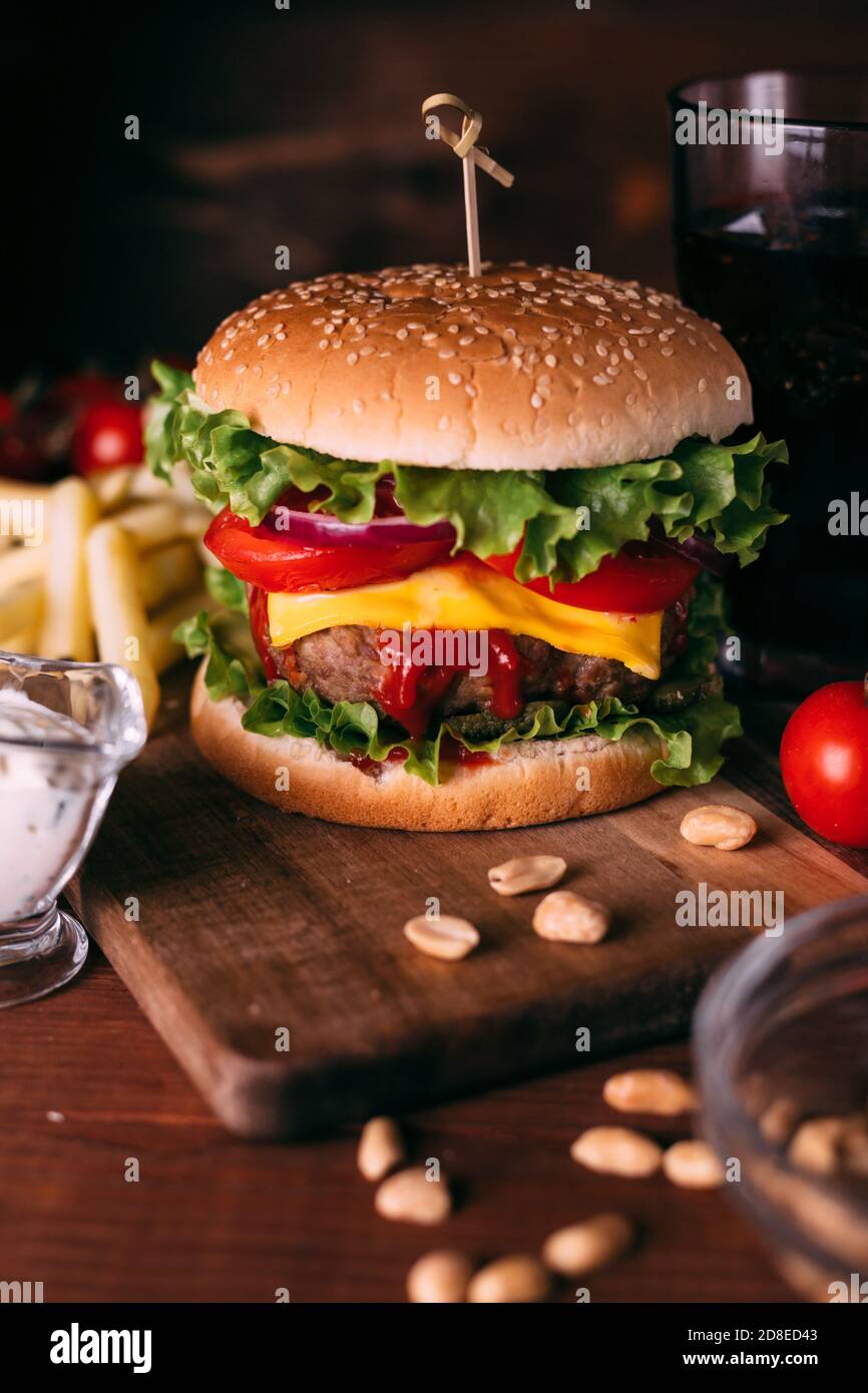 Burger food styling hi-res stock photography and images - Alamy