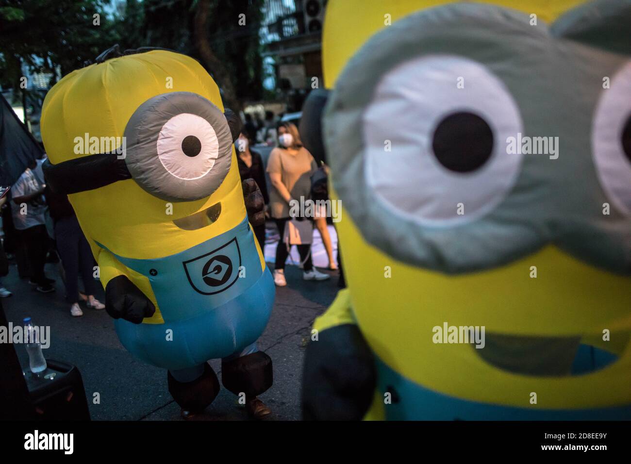Minions costume hi-res stock photography and images - Alamy