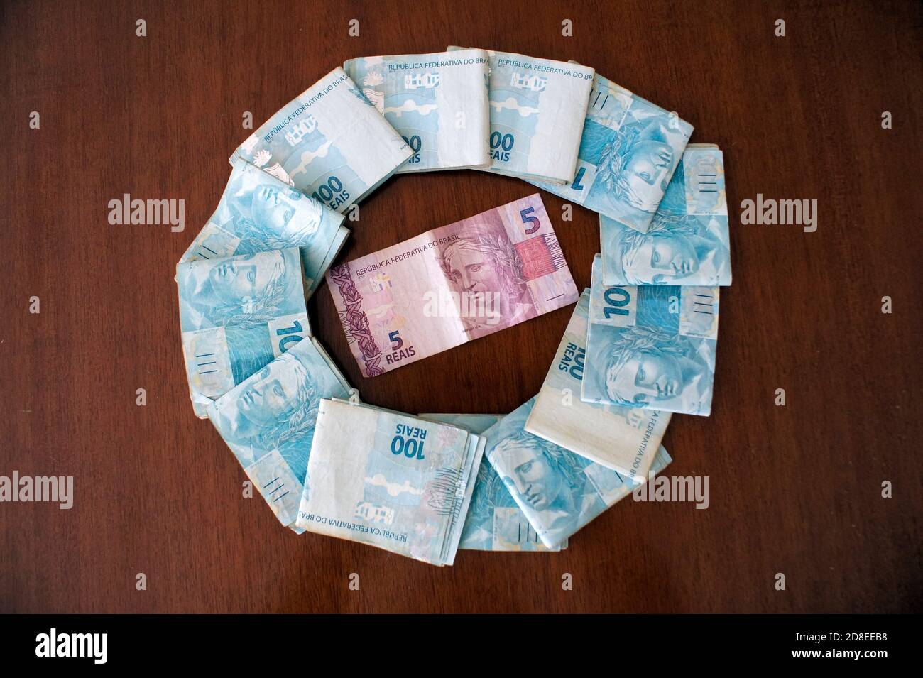 Real Brazilian banknotes. A lot of real Brazilian currency Stock Photo ...