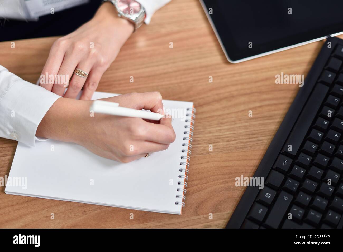 Close up woman makes note hi-res stock photography and images - Alamy