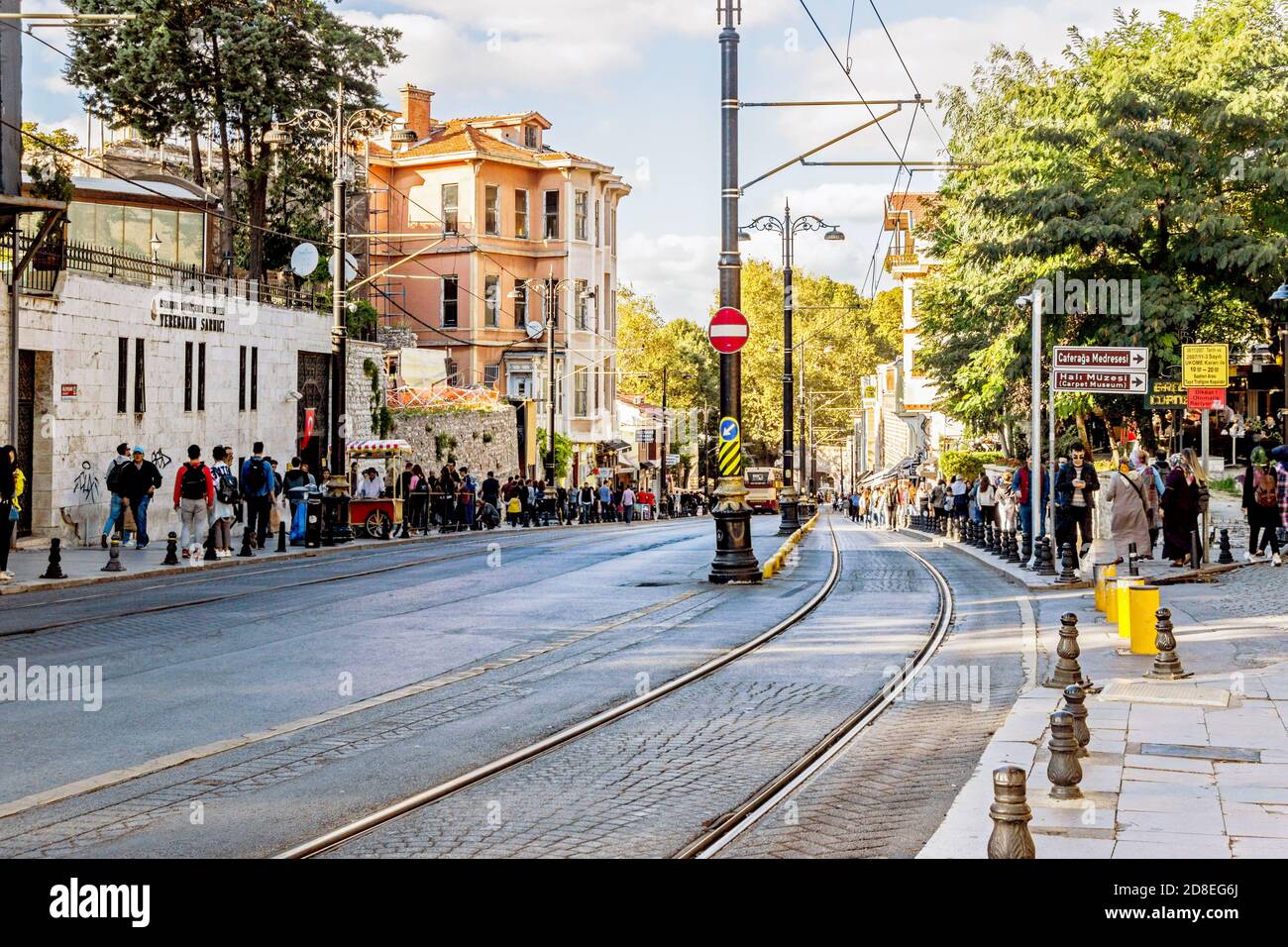 Cityscape of busy tourist road in Istanbul Stock Photo - Alamy