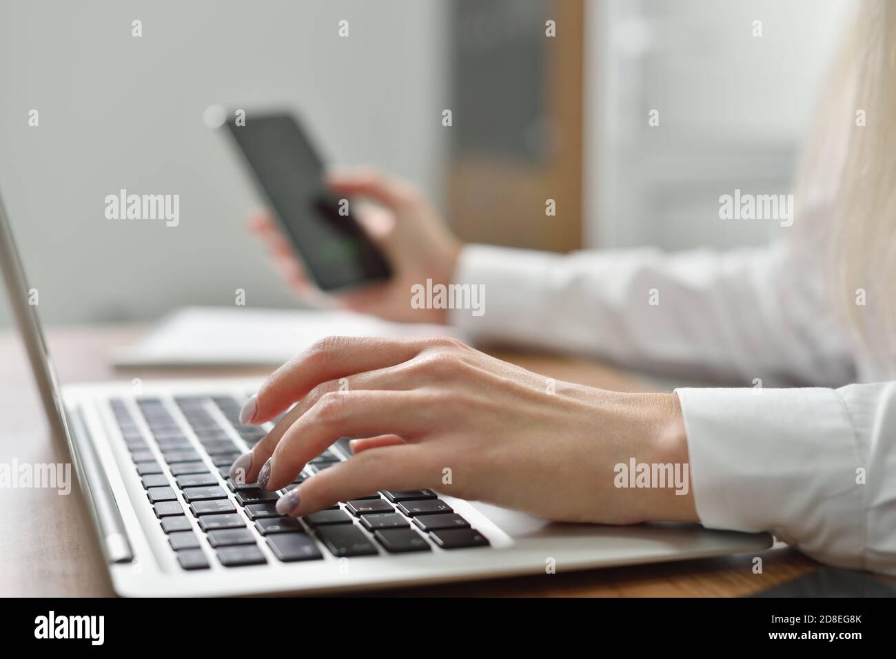 Busy typing hi-res stock photography and images - Alamy