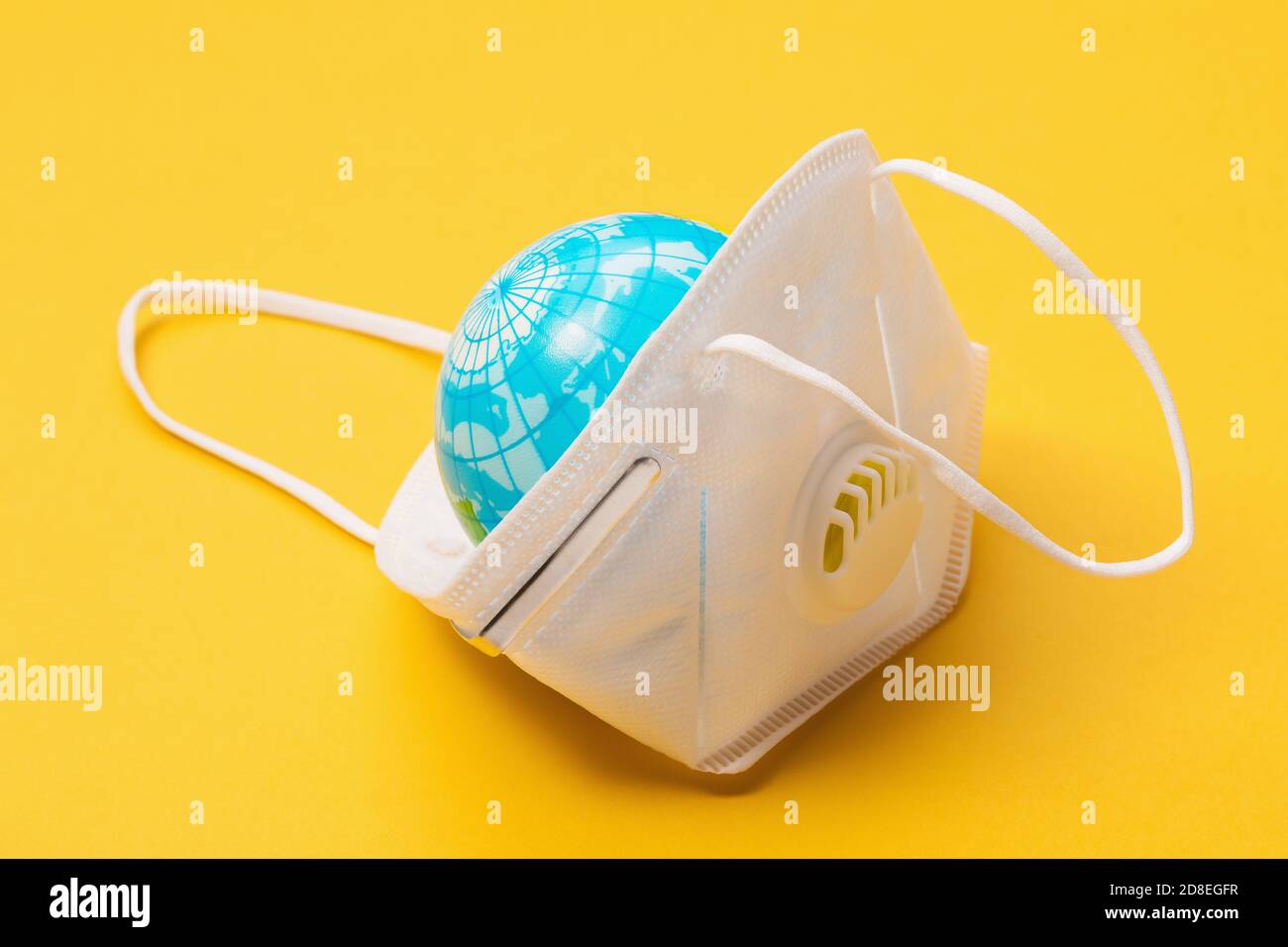 Medical mask world hi-res stock photography and images - Alamy