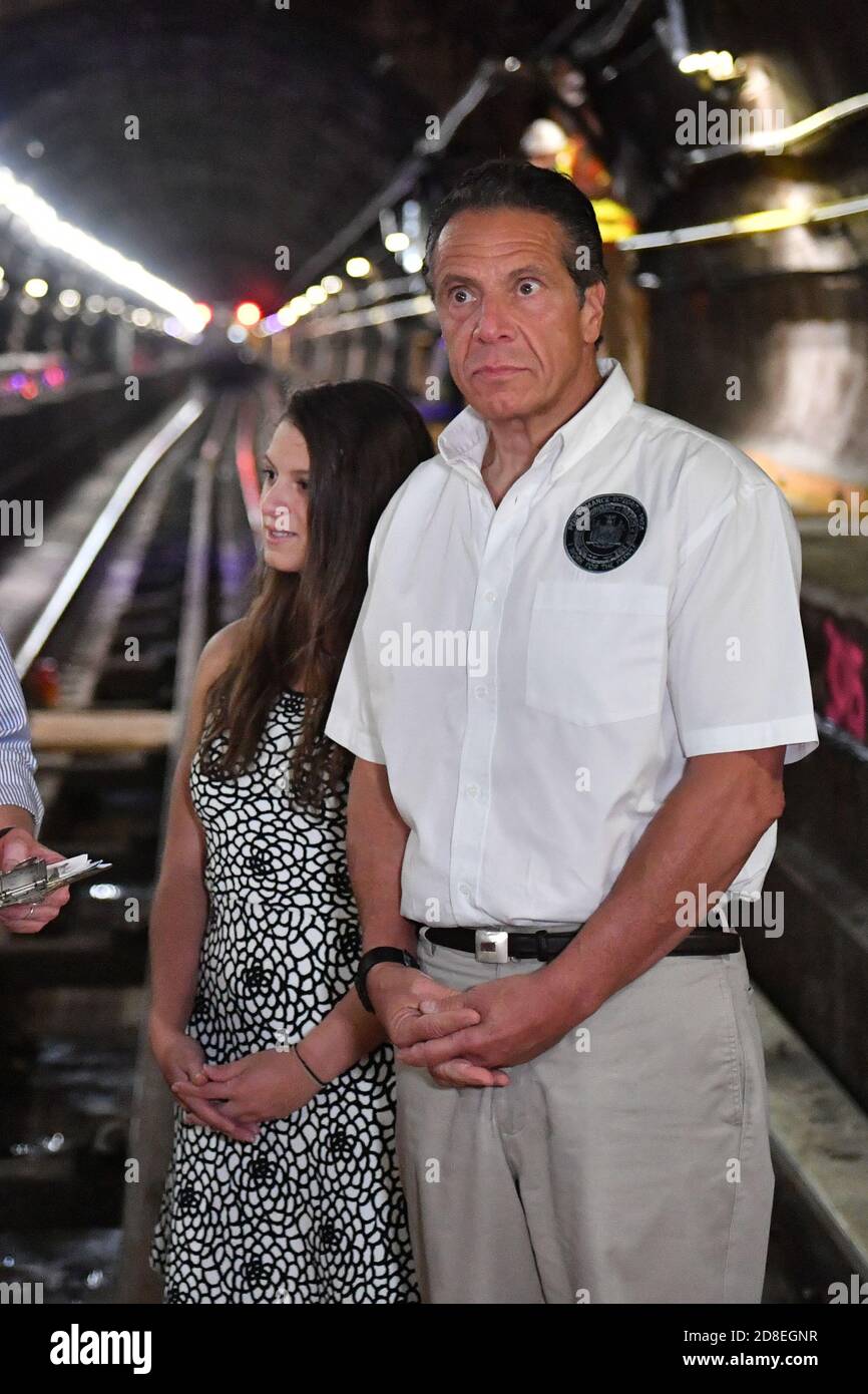Gov. Andrew Cuomo with his daughter Cara Kennedy-Cuomo tour the ...