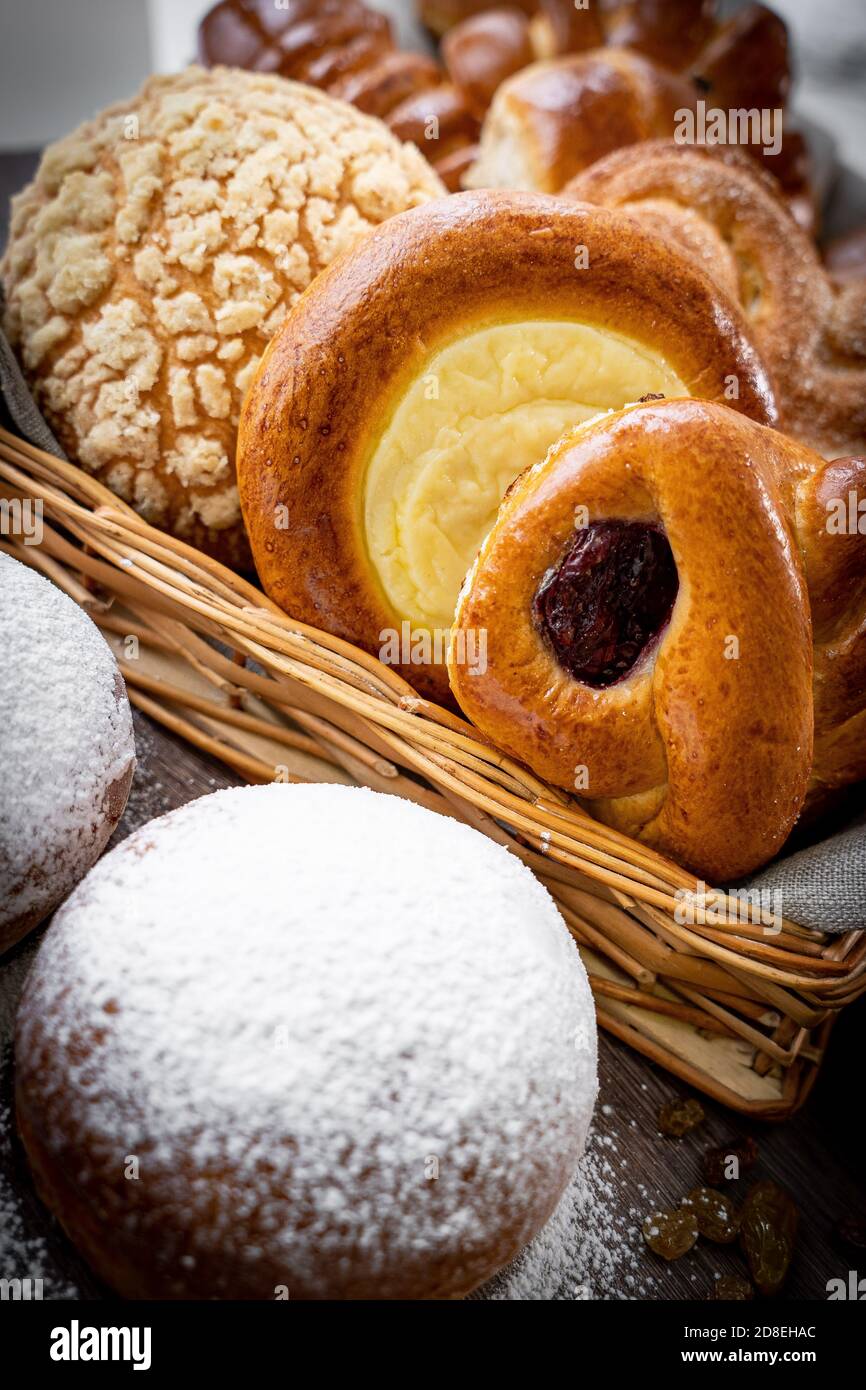 Fresh pastries buns wicker basket rustic style bakery Stock Photo - Alamy