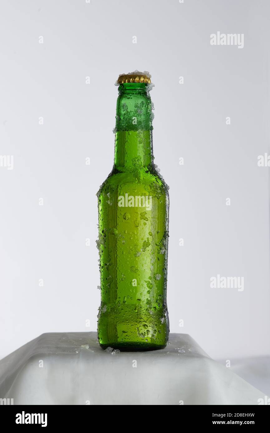 Wet beer bottle hi-res stock photography and images - Alamy