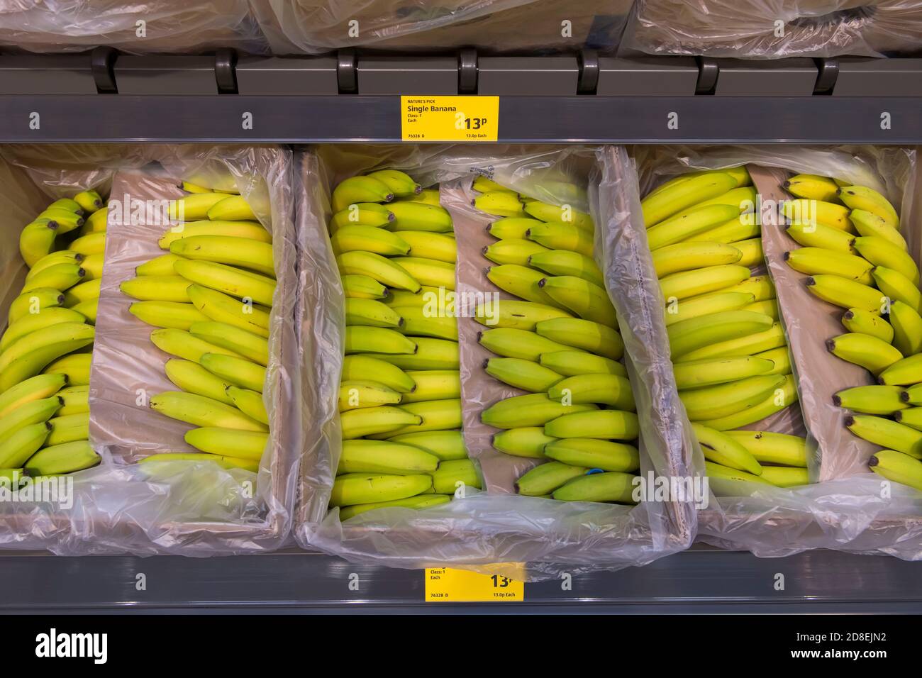 Open boxes hi-res stock photography and images - Alamy